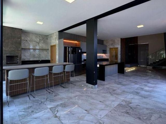 Casa com 320 metros², 3 quartos, piscina e churrasqueira em Maringá PR