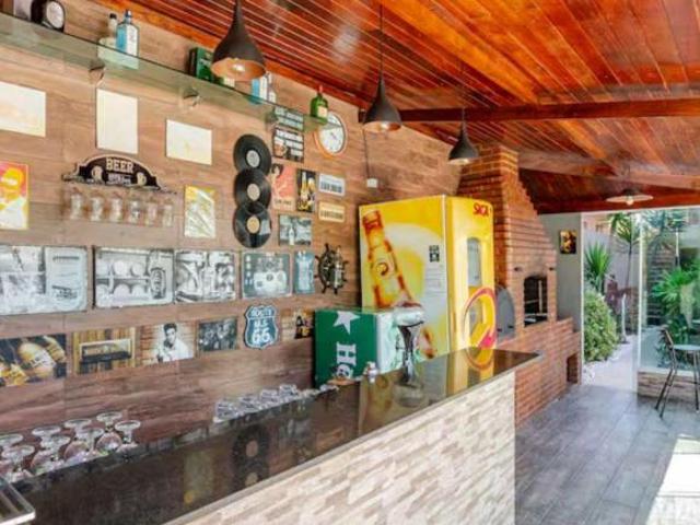 Casa com 320 mts², 3 quartos, piscina e churrasqueira em Ilhabela SP