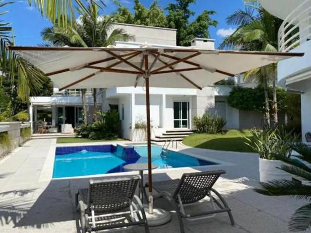 Casa com 320 mts², 3 quartos, piscina e churrasqueira em Park Way DF