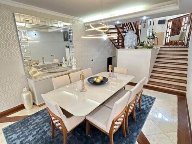 Casa com 320 mts², 3 quartos, piscina e churrasqueira em Santa Lucia BH