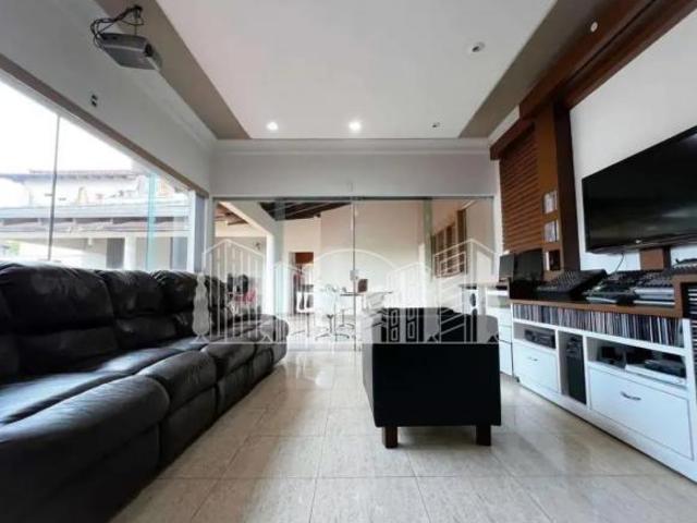 Casa com 320m² no Jardim Leonor Mairiporã