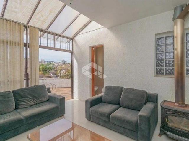 Casa com 322m², 3 quartos, 3 suítes, 4 vagas, no bairro Três Figueiras em Porto Alegre