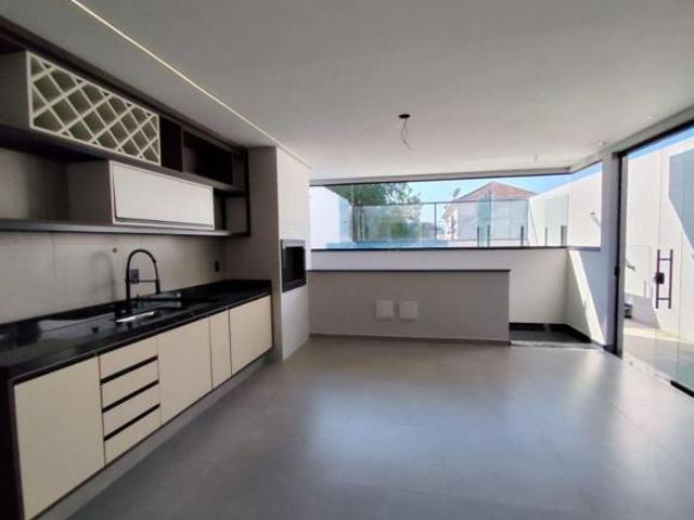 Casa com 330 m² e 4 sites à venda, bairro do Embaré, em Santos SP