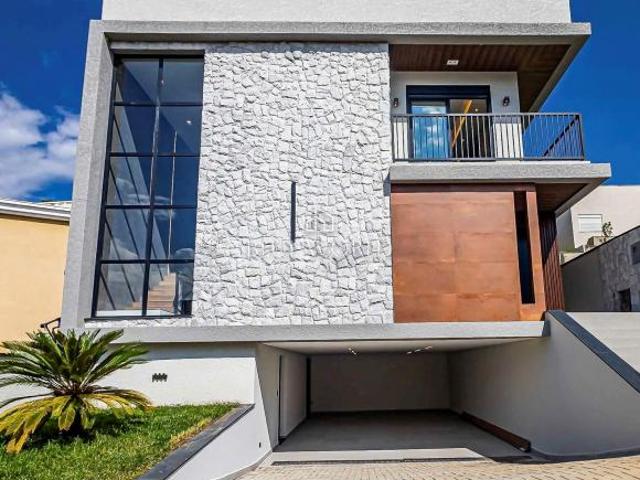 Casa com 330m² em Condomínio Fechado no São Braz