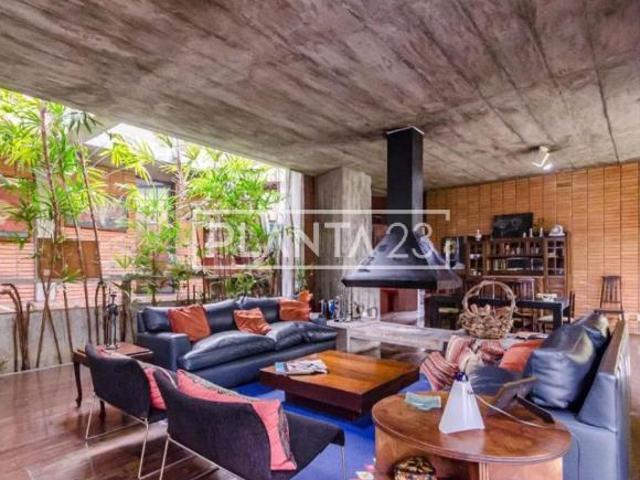 Casa com 330 m², 5 quartos sendo 3 suítes à venda no bairro Alto de Pinheiros