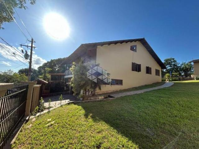 Casa com 336 m2, 4 Quartos seu 1 suíte, 3 Banheiros, 2 vagas de garagem fechada no Bairro Itacolomi