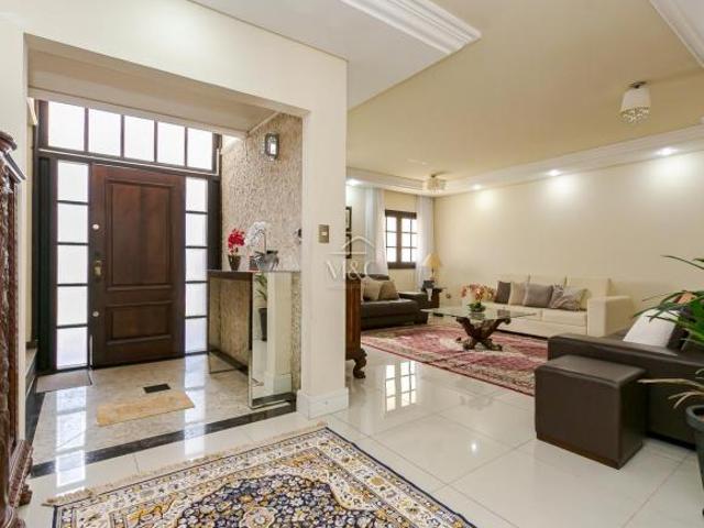Casa com 344 m², 4 quartos sendo 2 suítes à venda