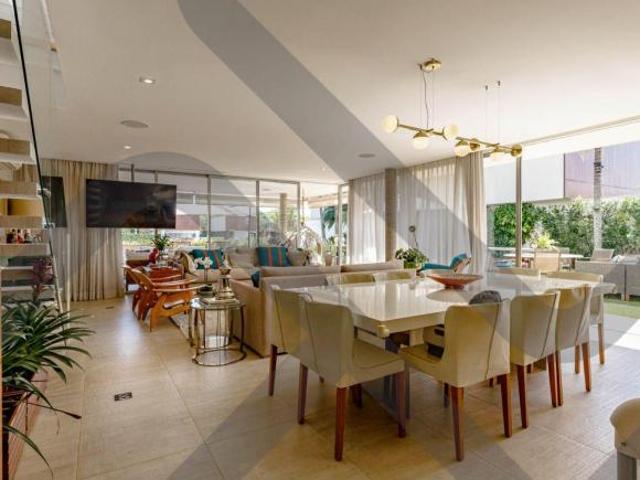 Casa com 347.73 m², 4 quartos sendo 4 suítes à venda na Fazenda Boa Vista