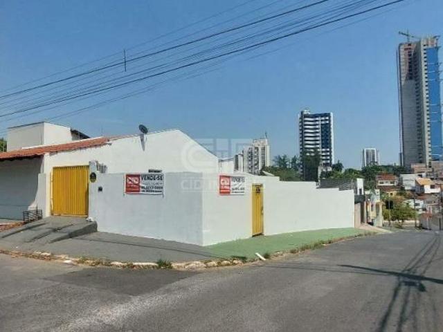 Casa com 348,50 m² no bairro Goiabeiras