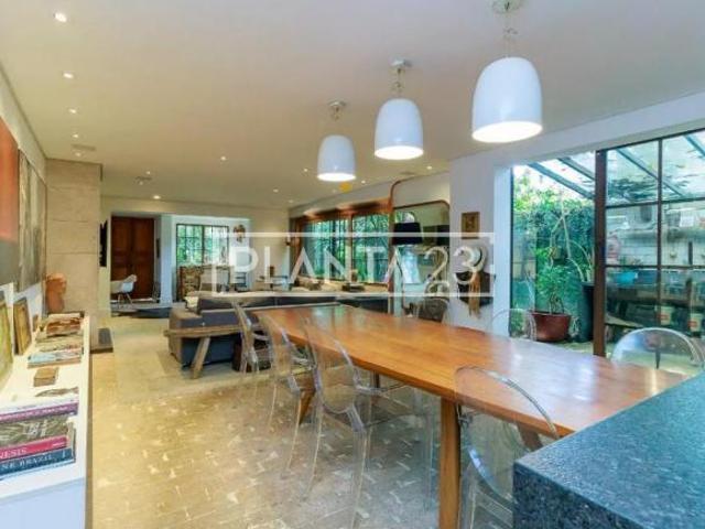 Casa com 350 m², 4 quartos sendo 3 suítes à venda no bairro Jardim Petropolis