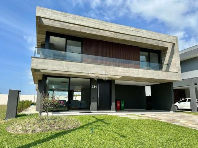 Casa com 350 M², 05 Suítes, mobiliada e decorada com piscina em Capão Novo