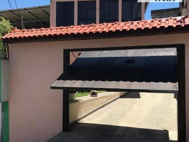 Casa com 350m2 180m2 construído parte de baixo: 3 dorm. 2 banheiros sala grande americana co