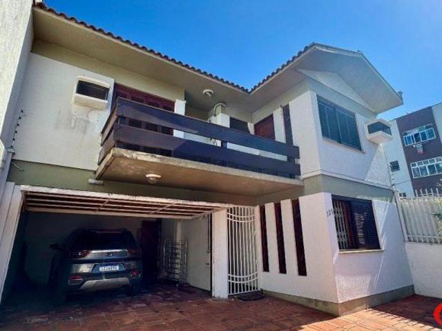 Casa com 350m², 4 quartos, 2 Suítes à venda em Azenha, Porto Alegre