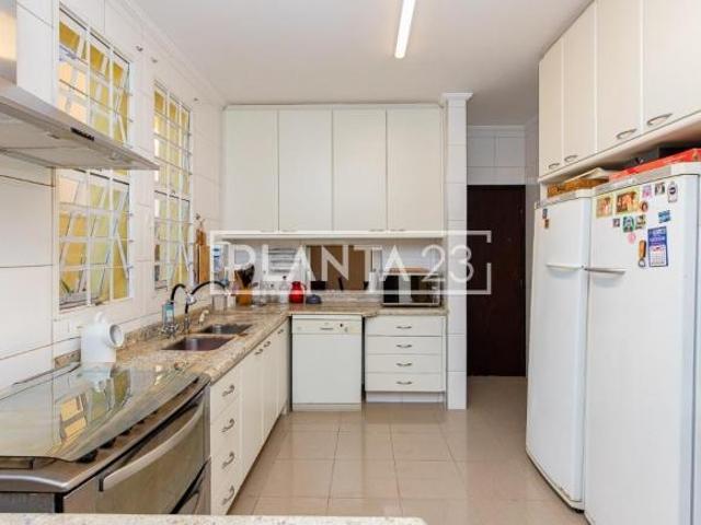 Casa com 351 m², 4 quartos sendo 2 suítes à venda no bairro Alto de Pinheiros