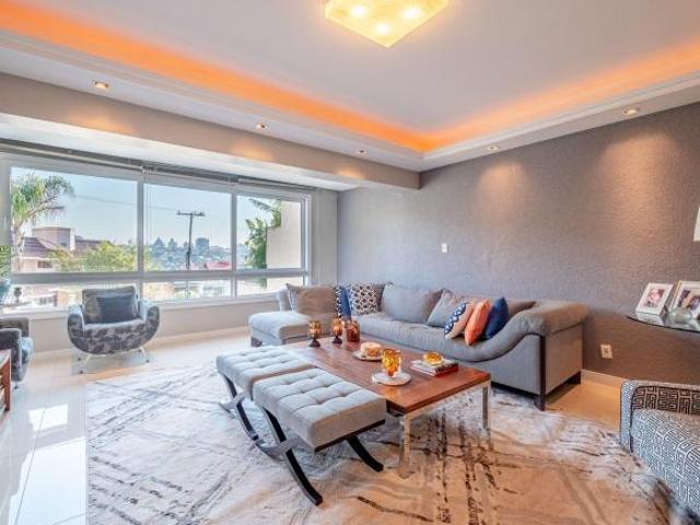 Casa com 357m² e 4 dormitórios, 3 suítes, 3 vagas