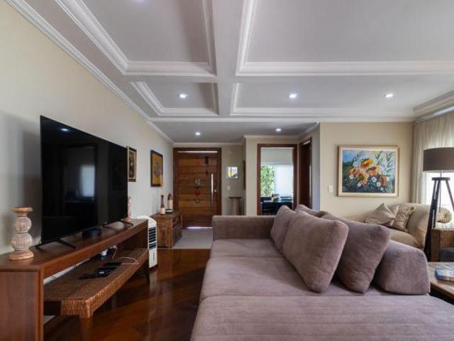 Casa com 360 m² e 4 quartos à venda em Alphaville