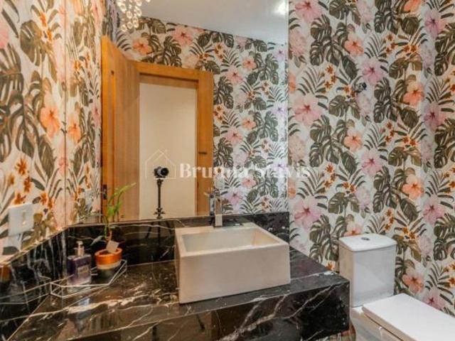 Casa com 363 m² 4 quartos sendo 4 suítes à venda no bairro Orleans