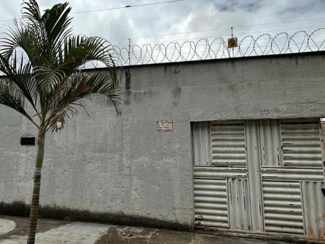 Casa com 372,60 m2 de lote em Parque Trindade em Aparecida de Goiânia