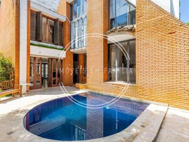 Casa com 376 m², 4 quartos sendo 4 suítes à venda no bairro Alto de Pinheiros