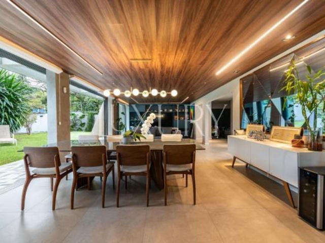 Casa com 377 m² a venda ou locação, 5 quartos sendo 4 suítes em Pinheiros