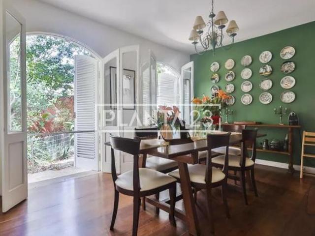 Casa com 380 m², 4 quartos sendo 3 suítes à venda no bairro Jardim das Bandeiras