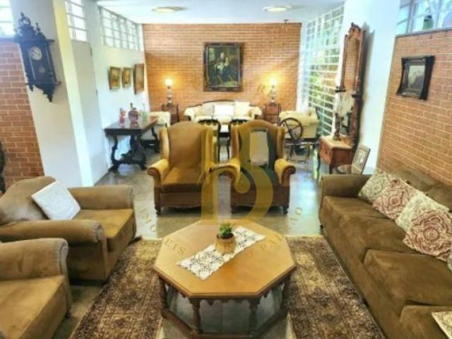 Casa com 380 m², 7 quartos sendo 1 suíte à venda no bairro Alto de Pinheiros
