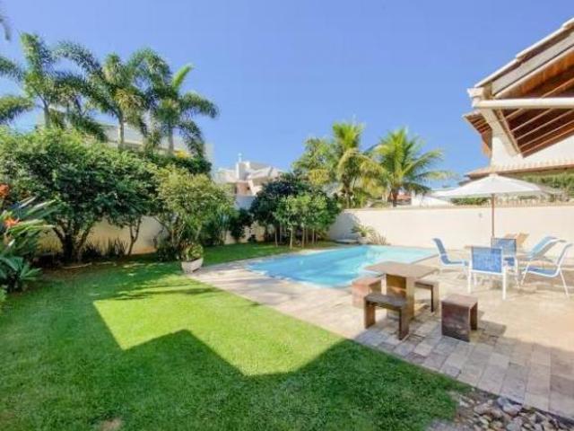 Casa com 386 metros², 4 quartos, piscina e churrasqueira em Atibaia SP