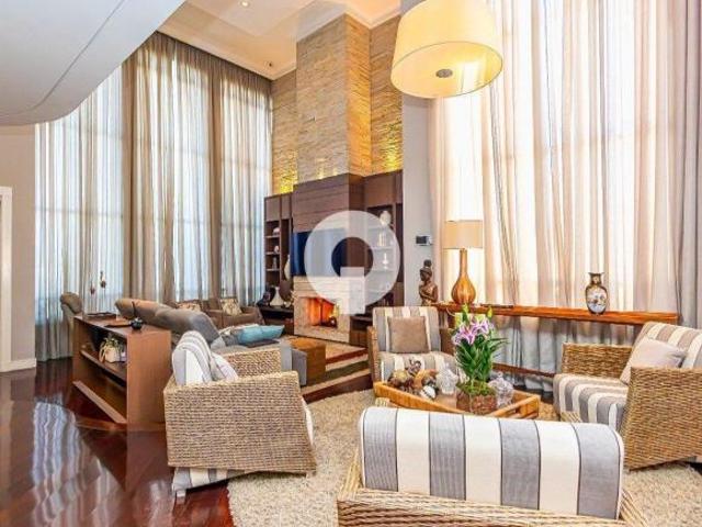 CASA COM 386M² NO BOA VISTA PORTEIRA FECHADA 4 QUARTOS, 2 SUÍTES, 2 DEMIS, CHURRASQUEIRA