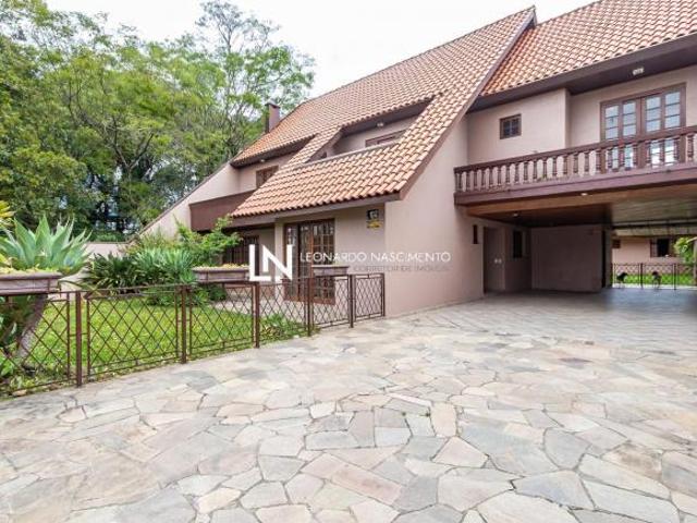 Casa com 390m², lareira e quintal gramado – Alto Boqueirão