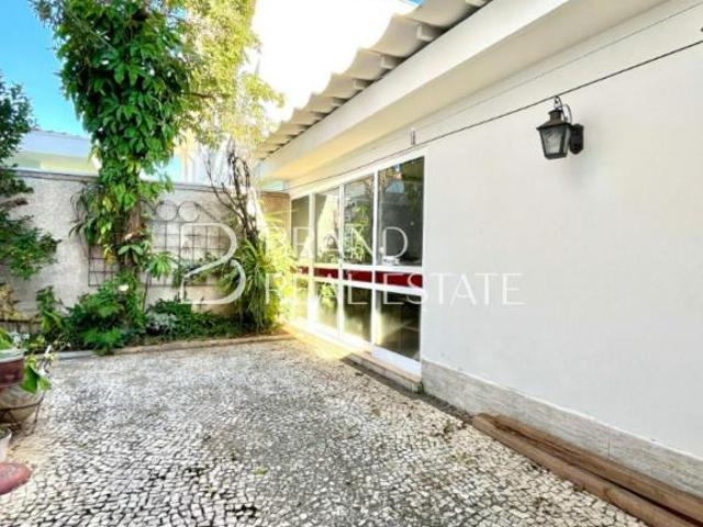 Casa com 392 m², 5 quartos sendo 1 suíte à venda no bairro Alto de Pinheiros