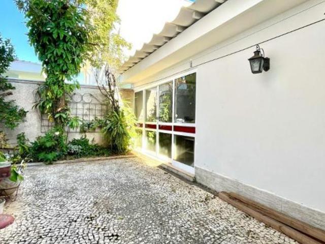 Casa com 392 m², 5 quartos sendo 1 suíte à venda no bairro Alto de Pinheiros