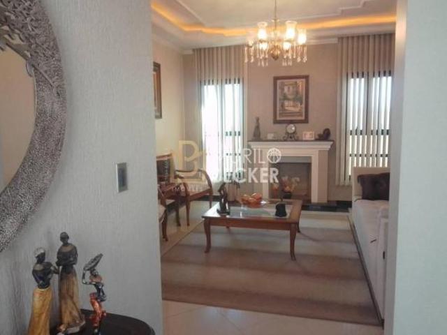 Casa com 3 andares à venda 4 quartos, 388 m² no Bairro Jd das Indústrias