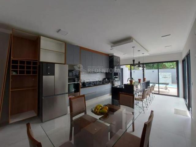 Casa com 3 Domitórios no Villaggio Donzellini Casa Venda