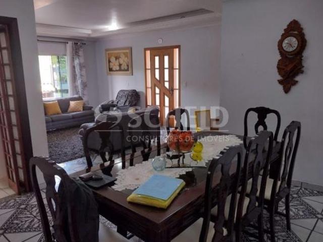 Casa com 3 dormts, 1 suite, 4 vagas