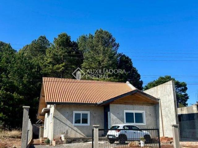 Casa com 3 dorm. sendo uma suite, cozinha