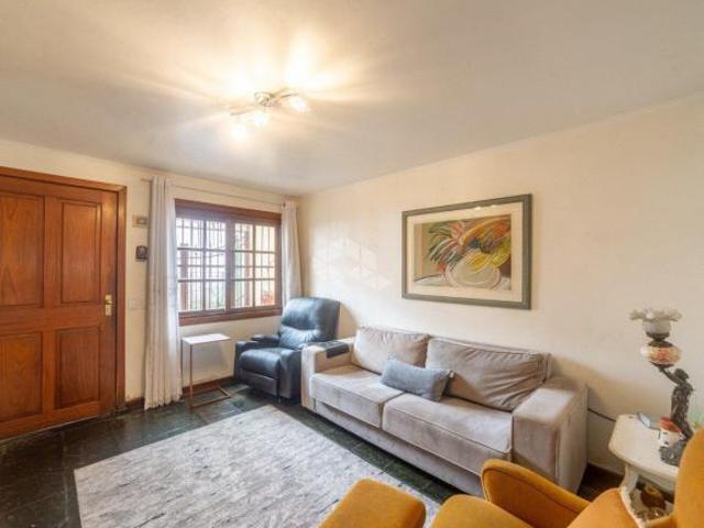 Casa com 3 dormiórios em excelente localização no Bairro Tristeza