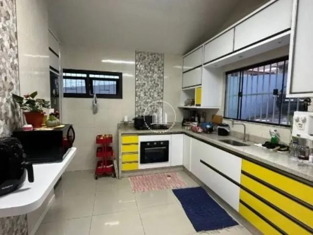 Casa com 3 dormitórios em Saco Dos Limões CEN