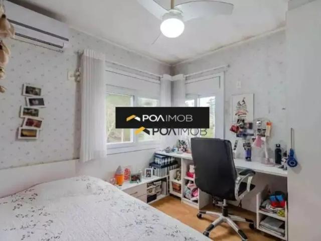 Casa com 3 dormitórios Guarujá Porto Alegre/RS
