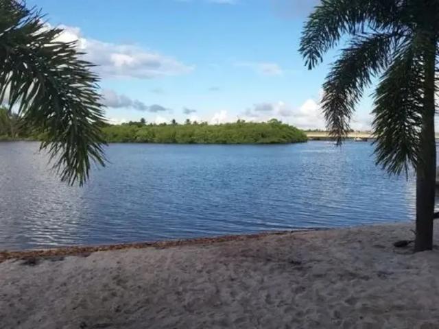 Casa com 3 dormitórios para alugar, 600 m² por R$ 5.800,00/mês Barra do Jacuípe Camaçari/BA