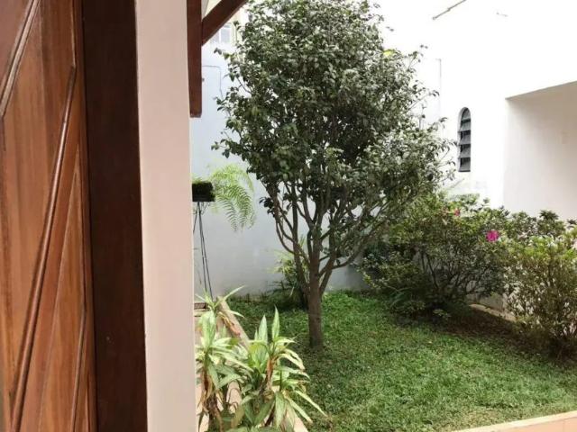 Casa à Venda na Vila Assunção em Santo André — 320 m² de terreno, 230 m² úteis