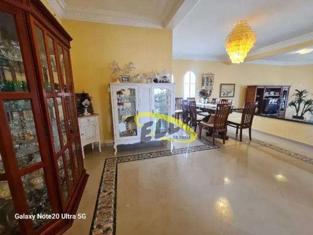 Casa com 3 dormitórios, 382 m² a venda no Condomínio Dom Henrique III