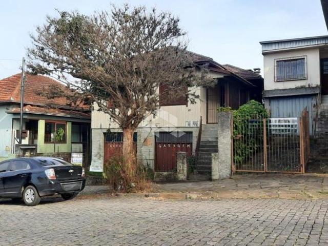 Casa com 3 dormitório, 120m2, Bairro Rio Branco, próximo aos Capuchinhos