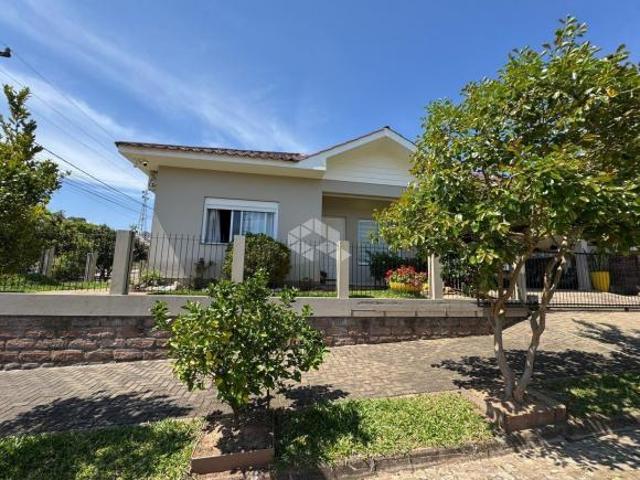 Casa com 3 dormitórios na João Alves