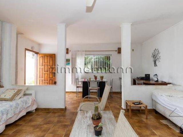 CASA COM 3 DORMITÓRIOS NA VILA MADALENA