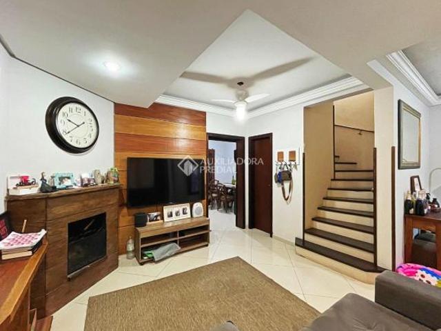 Casa com 3 dormitórios no bairro Tristeza