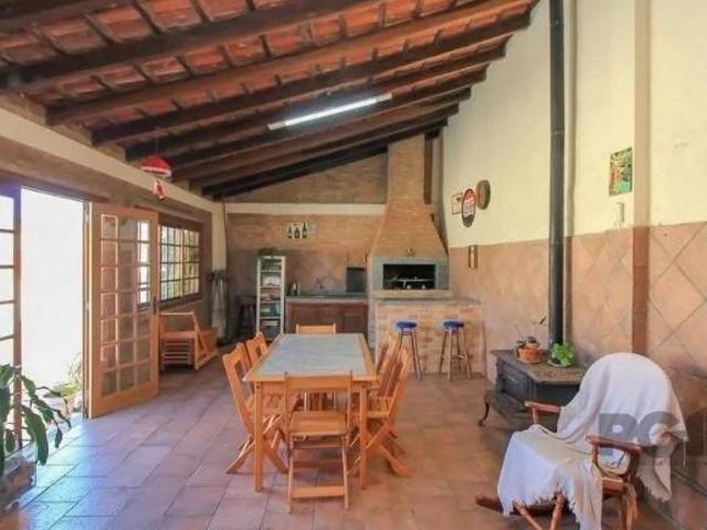 Casa com 3 Dormitórios no Bairro Tristeza na Zona Sul de Porto Alegre