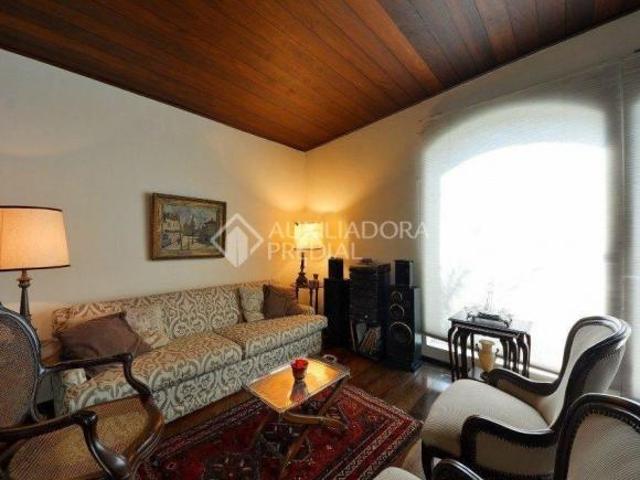 Casa com 3 dormitórios no bairro Vila Assunção