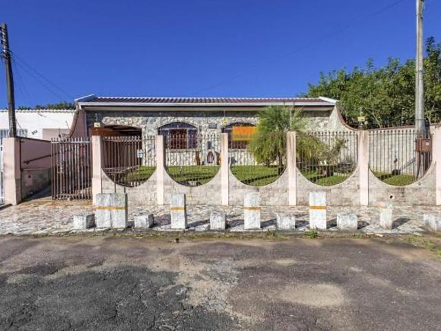 Casa com 3 dormitórios no Bairro Alto em rua clama e tranquila