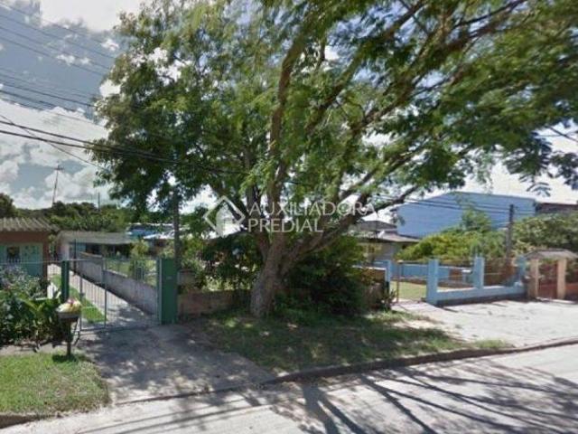 Casa com 3 dormitórios no bairro Belém Novo