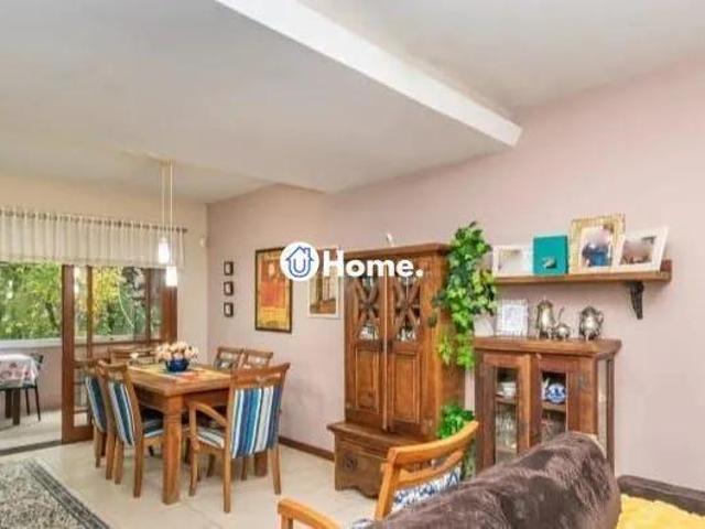 Casa com 3 dormitórios, no bairro Ipanema, zona sul de Porto Alegre, RS